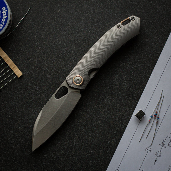 Collectible Knives | Pocket Knife Collection | GiantMouse